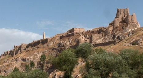 Ayanis Kalesi'nde 25 yıldır süren kazı çalışmaları tarihe ışık tutuyor ...